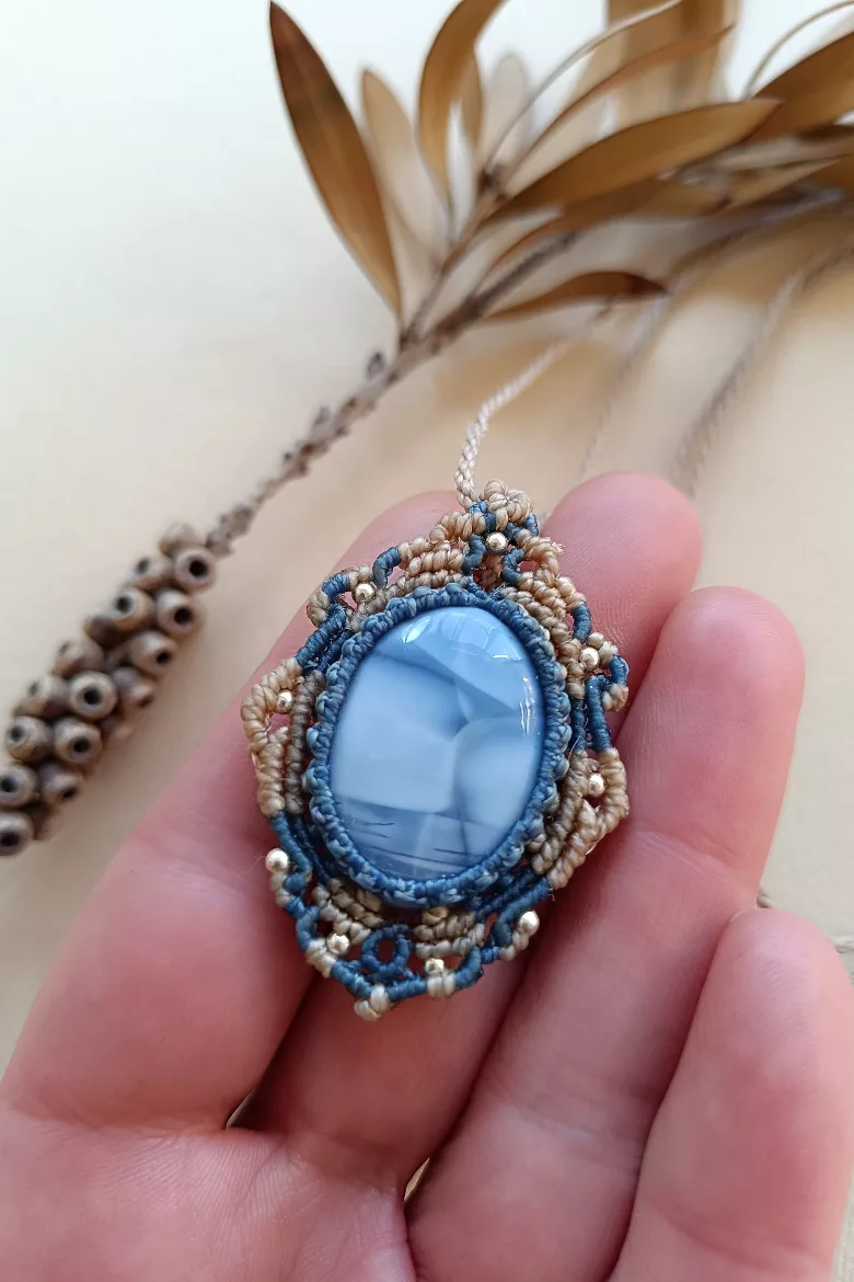 Collar AMULETO con Ópalo azul/ Blue Opal Necklace ⋆ Havva Macrame